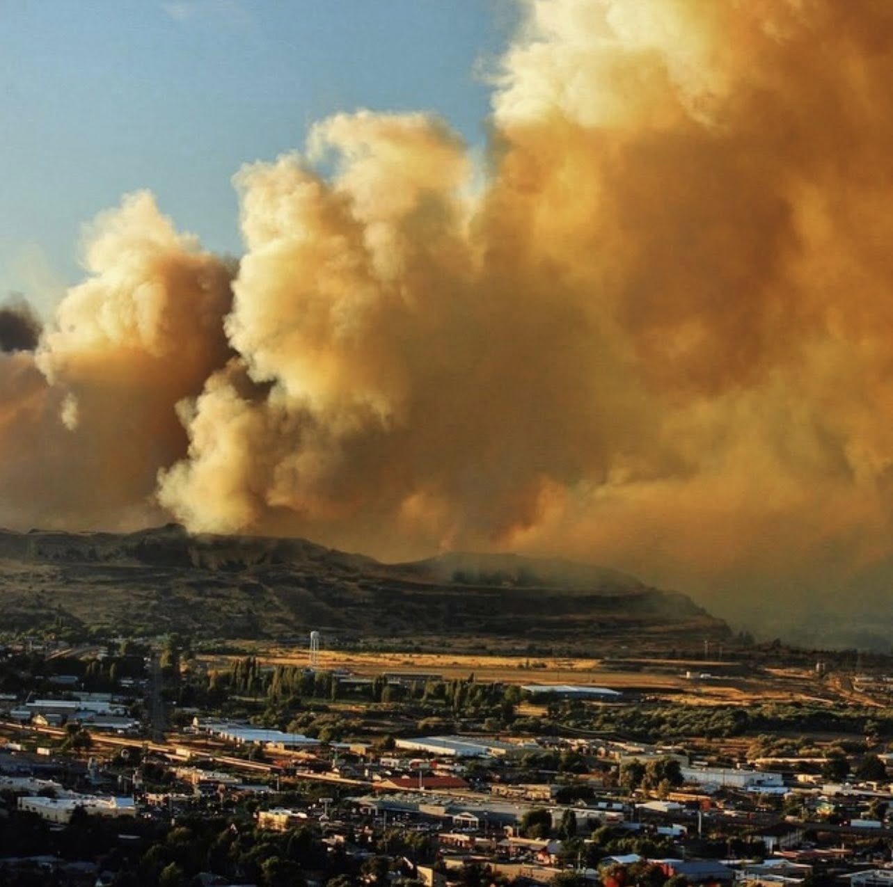 Gresham Fire deploys to join battle against Rowena wildfire | The Outlook