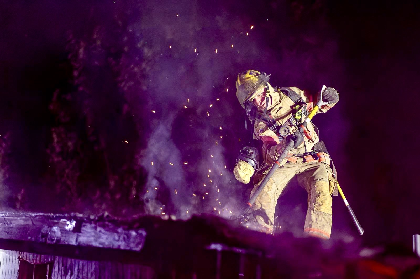 Gresham second-floor apartment fire takes 28 firefighters to douse ...