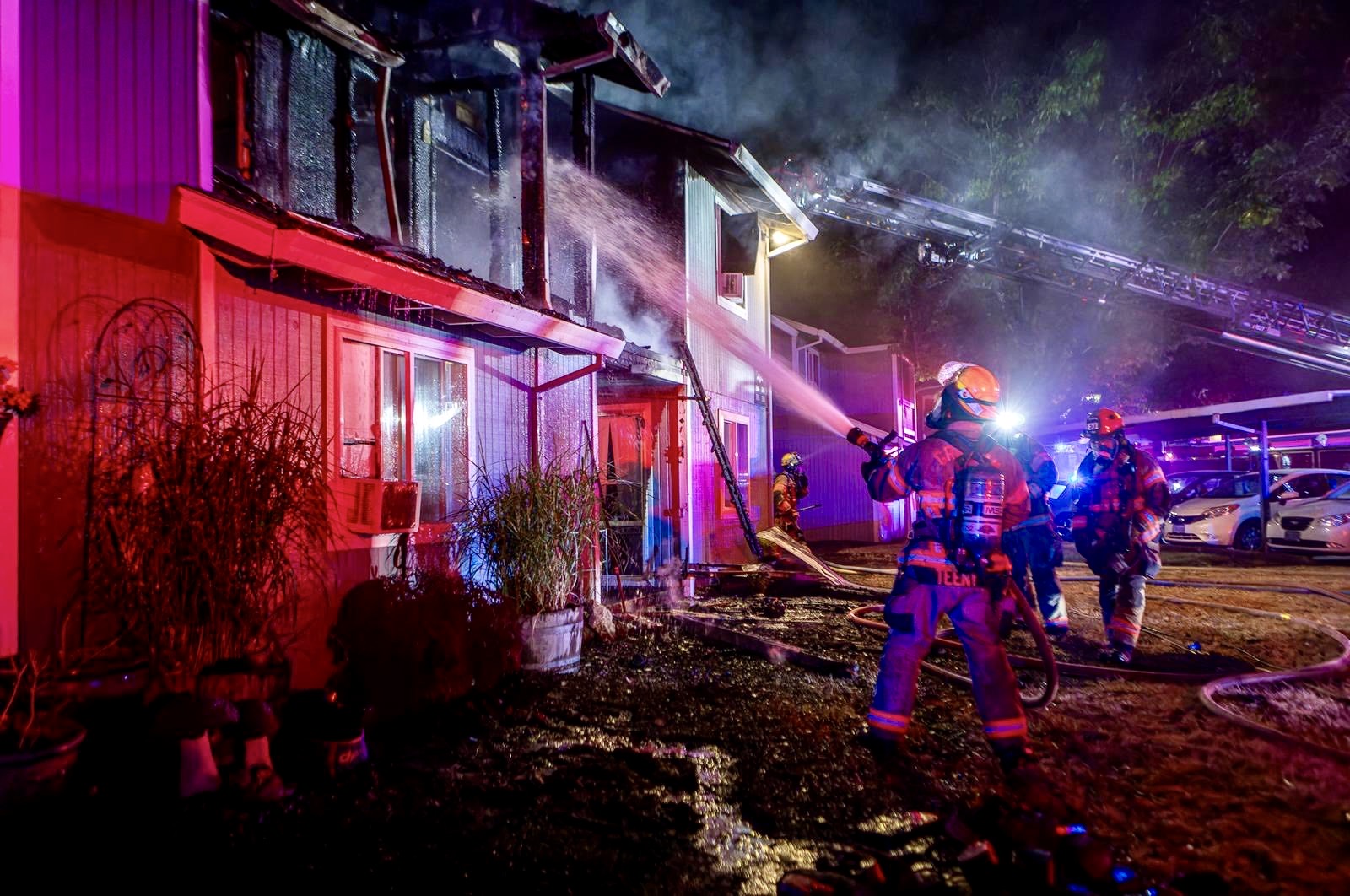 Gresham second-floor apartment fire takes 28 firefighters to douse ...