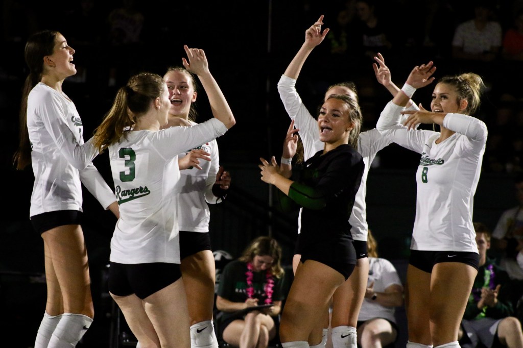 Estacada wins first-ever outdoor volleyball game on a court | The Outlook