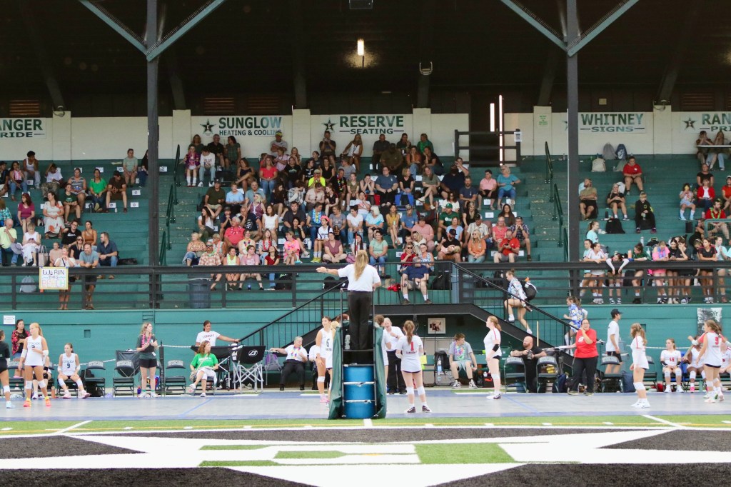 Estacada wins first-ever outdoor volleyball game on a court | The Outlook