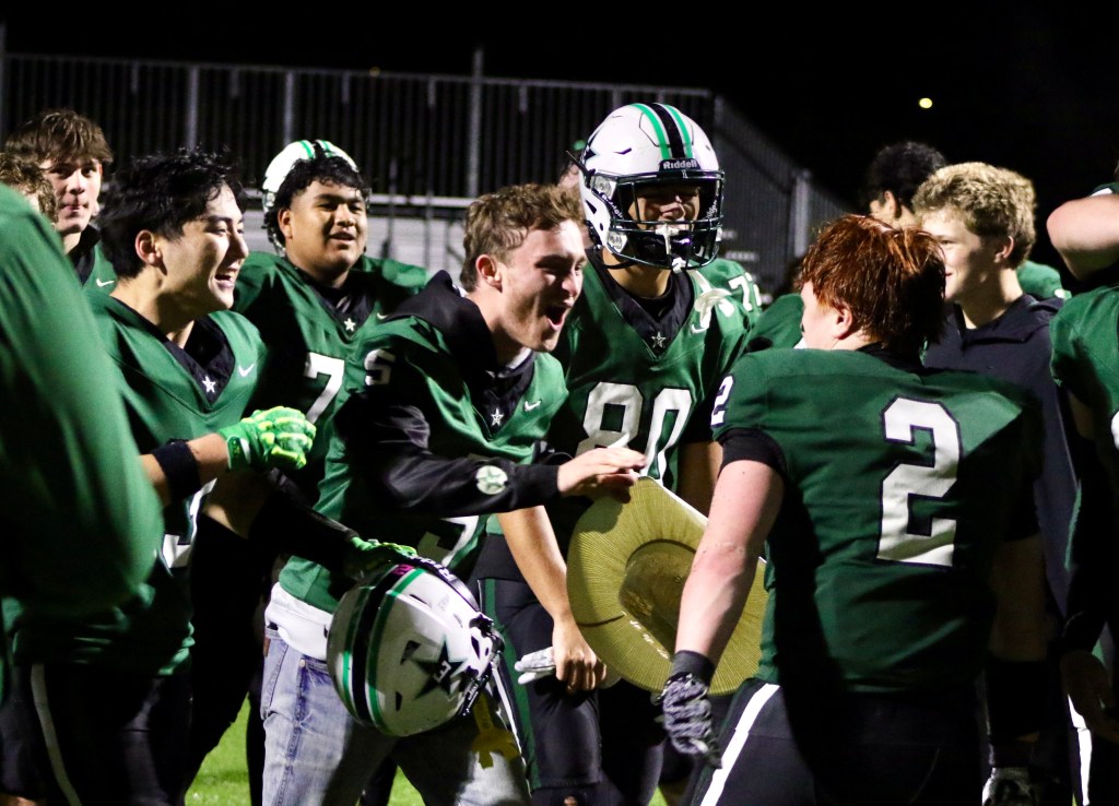 Estacada senior Blake Barger gets four TDs in playoff opening win | The ...